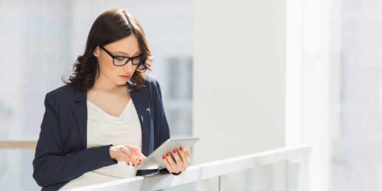 Why Start A Blog In 2022? 29 Pros & Cons of Blogging